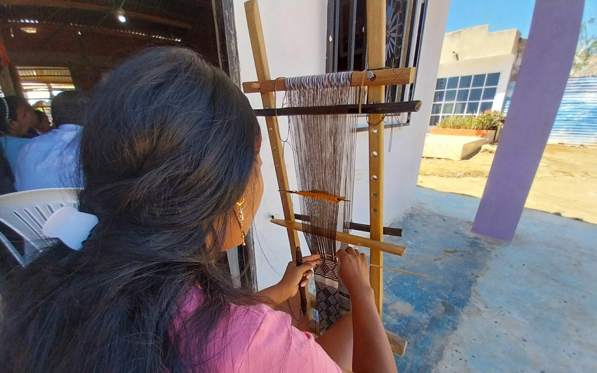 Tejiendo reconciliación y solidaridad en los telares de Artesapaz - We ...